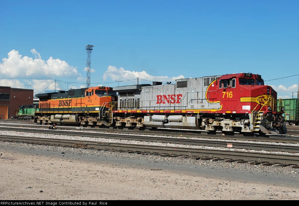 BNSF 716 & BNSF Leaving The Ready Track